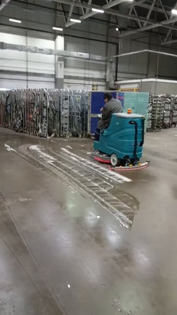 Тест-драйв поломоечной машины Wellland FD230 на складе «Магнита» | Часть 3