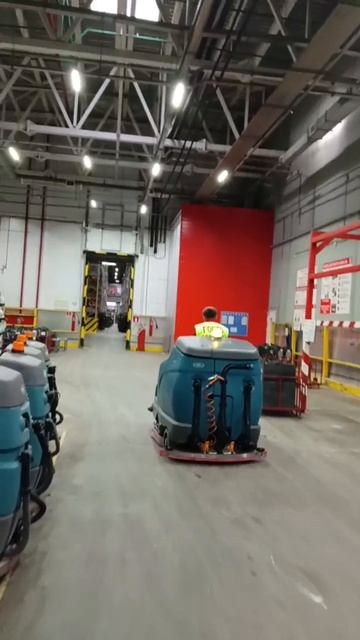 Тест-драйв поломоечной машины Wellland FD230 на складе «Магнита» | Часть 8