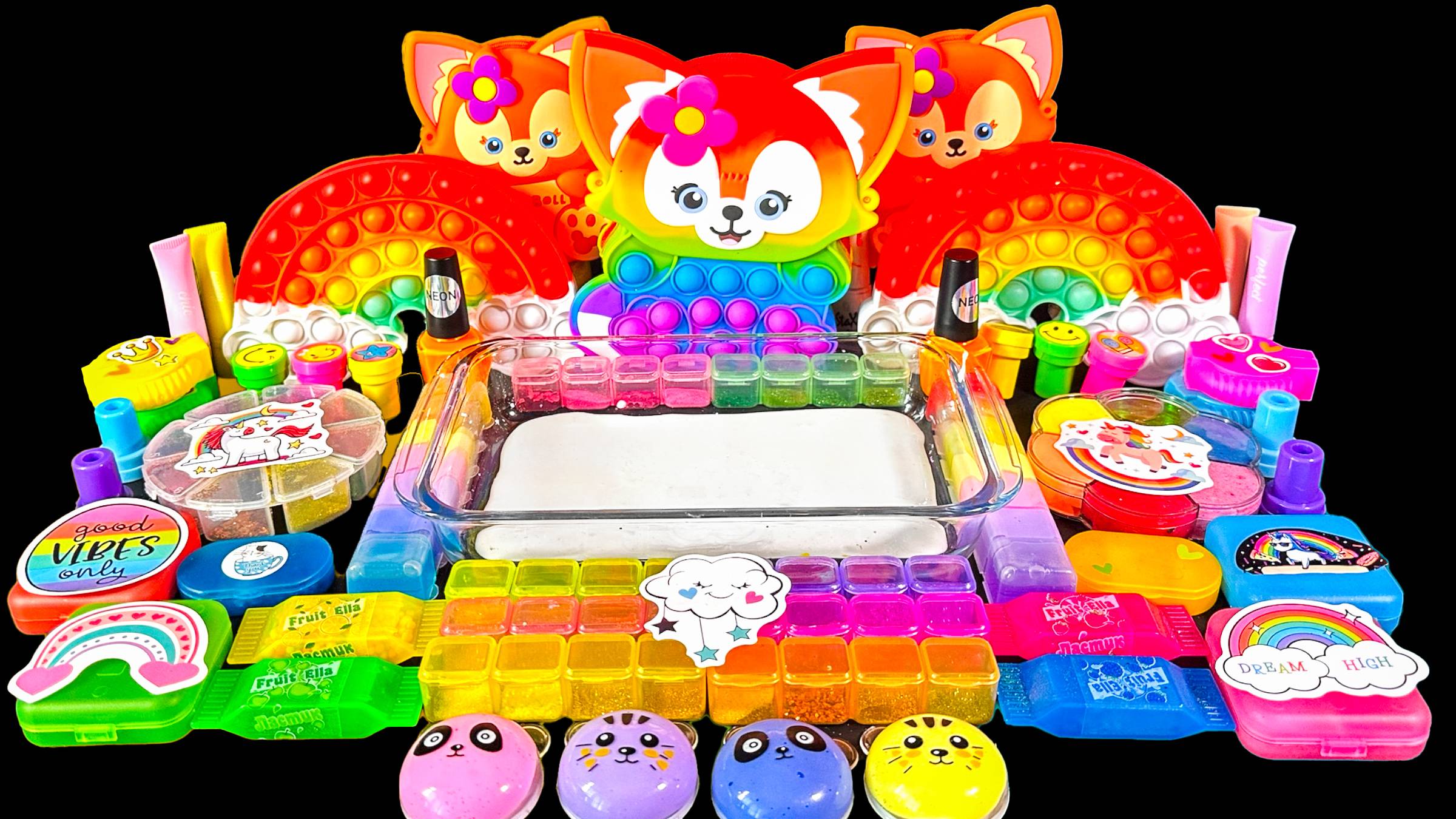 Вы когда нибудь видели этого Лисёнка?🌈💛Он умеет делать радужные слаймы, смотриии🌈✨