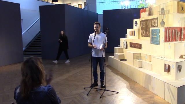 Выступление Олега Петрова на вечере Литературного молодёжного центра 2023