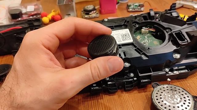 Замена динамика приборной панели VW Tiguan Golf Passat Touran Sharan. если пропал звук поворотников