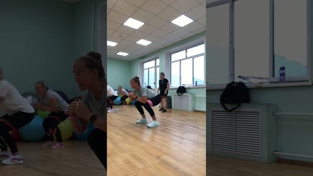 Фитнес резинка! Ноги!