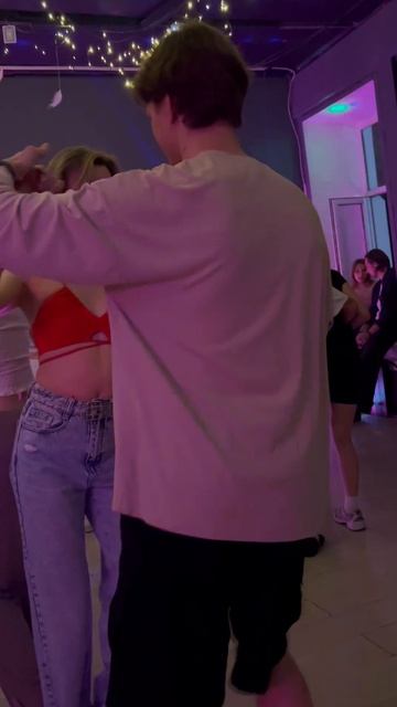 Бачата. Вот так нужно смотреть на мужчину, чтобы он танцевал только с вами)