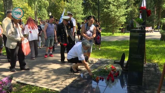 Новомосковске моряки в День военно-морского флота собрались в Парке памяти и славы