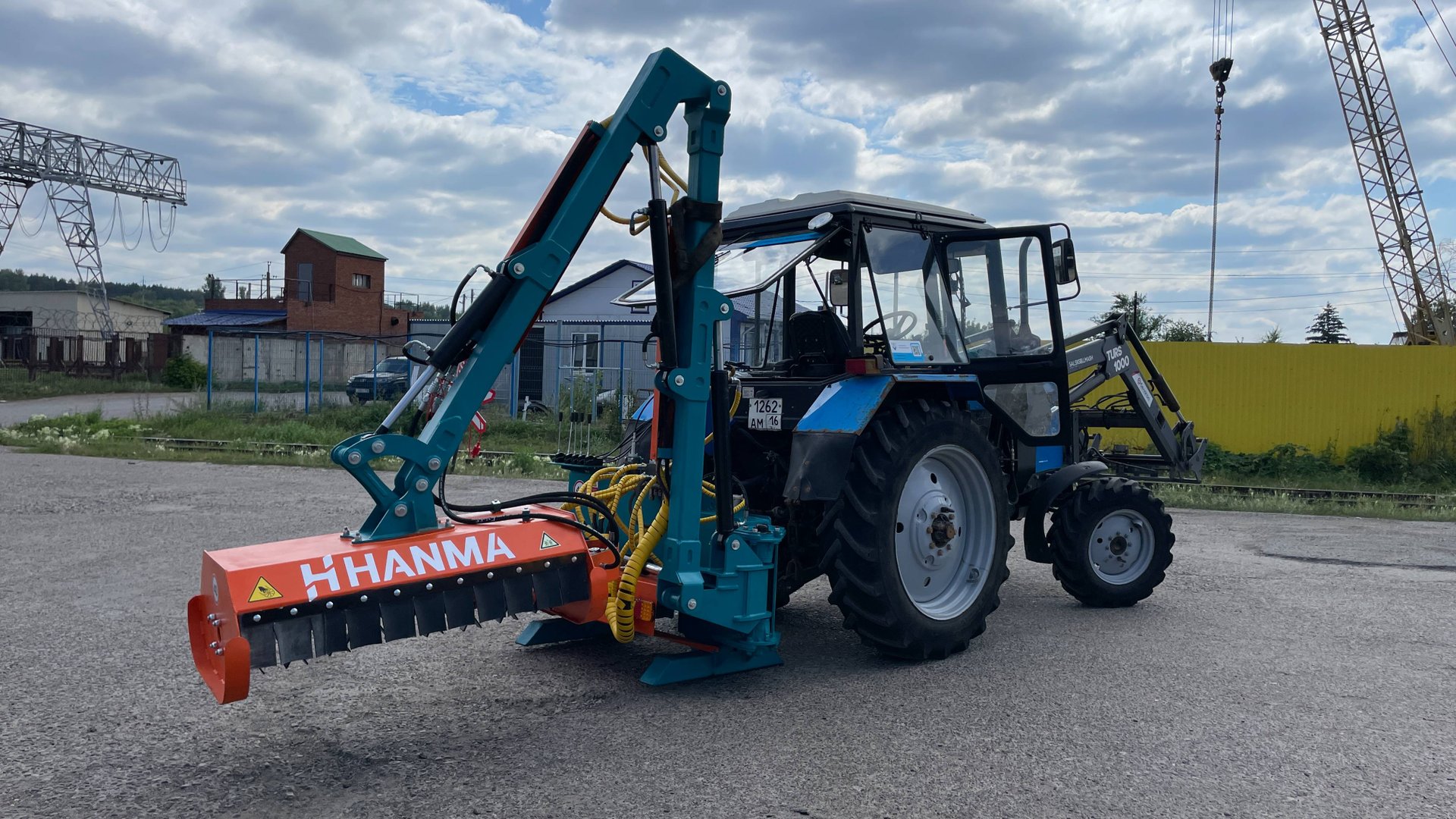 Покос травы косилкой манипуляторной HANMA