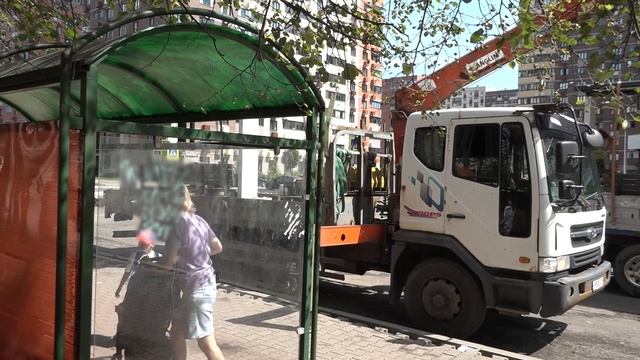 В округе Пушкинский заменяют автобусные павильоны.