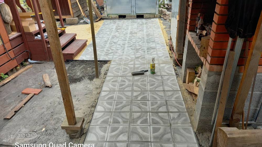 Укладка тротуарной плитки своими руками. Часть 3 - бордюр, начало укладки.