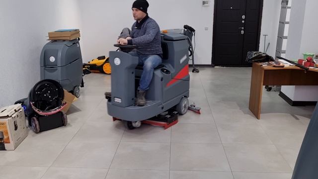 Тест-драйв поломоечной машины ARTRED X8 на парковке | Часть 2