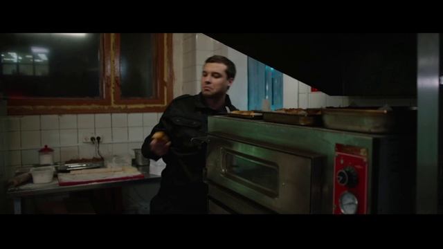 Она сердится.