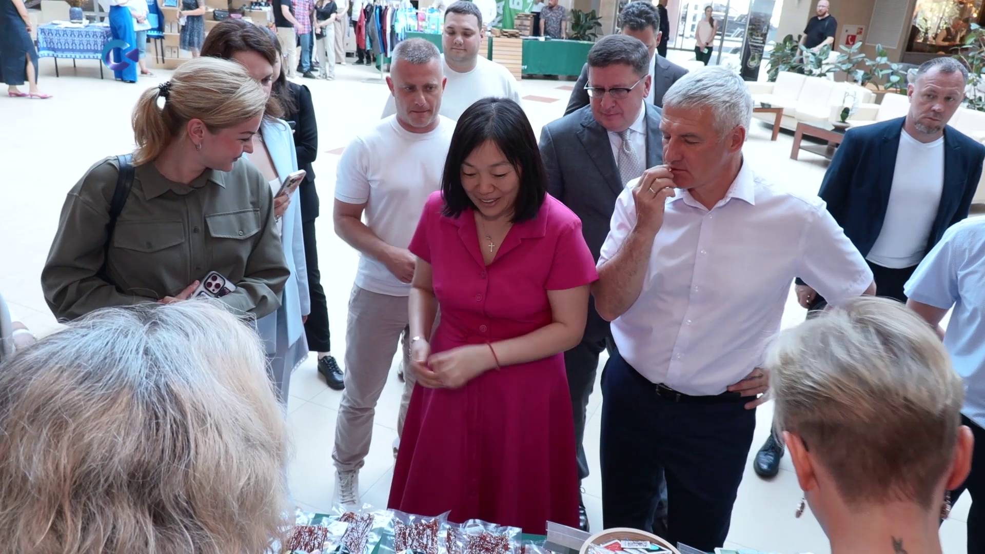 Основатель маркетплейса «WILDBERRIES» Татьяна Ким посетила выставку карельских производителей