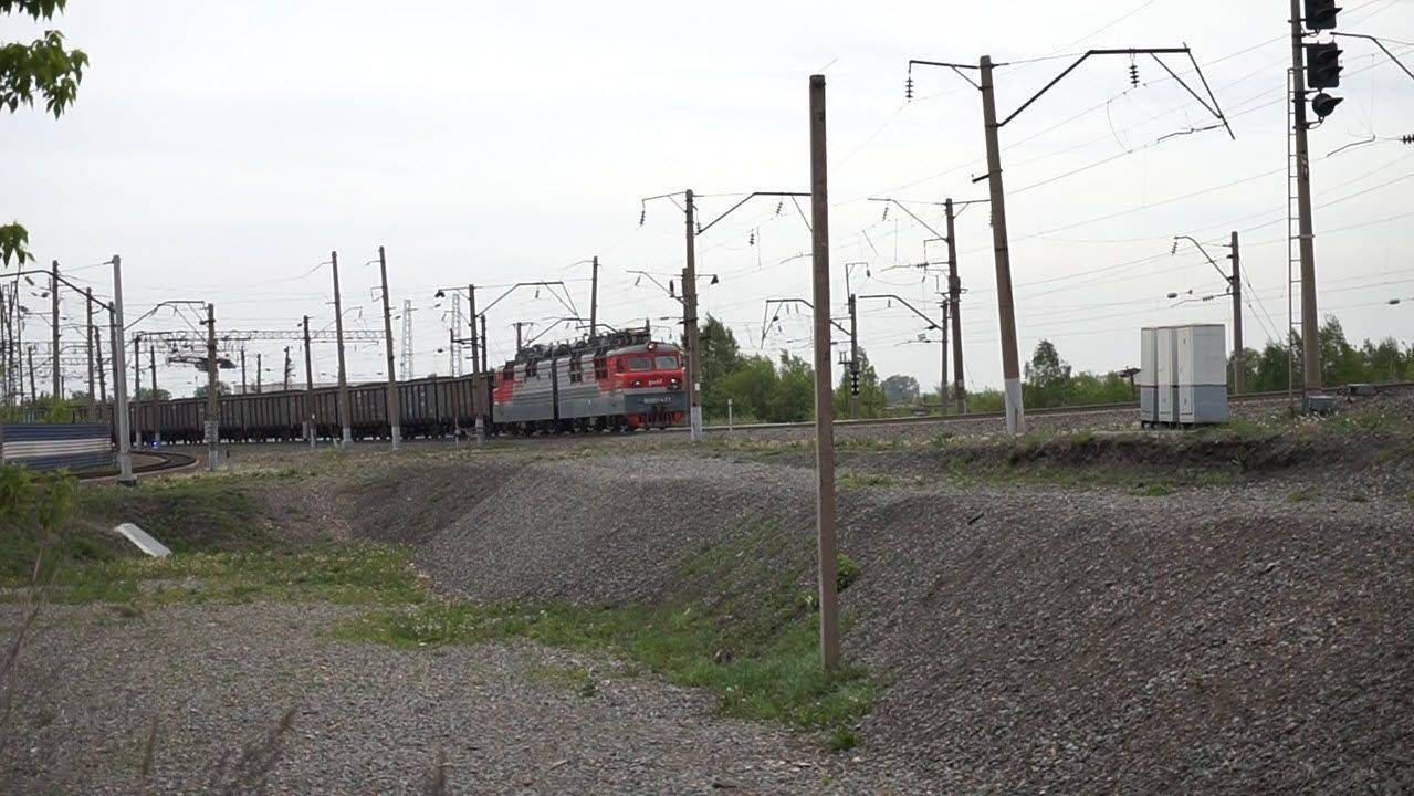 Электровоз ВЛ80С-477 и толкач ВЛ80С-739.