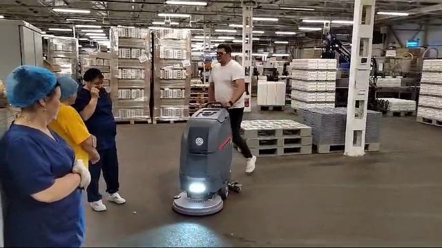 Тест-драйв поломоечной машины ARTRED X5 на производстве