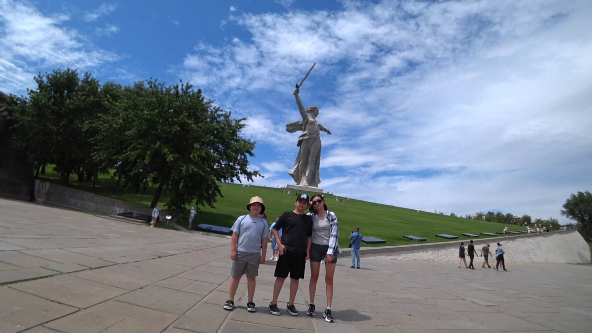 НАШЕ ПУТЕШЕСТВИЕ НА МОРЕ В ГЕЛЕНДЖИК / МАМАЕВ КУРГАН / ОБЖОР ДОДО ПИЦЦЫ / ЧАСТЬ 2 / ВЛОГ