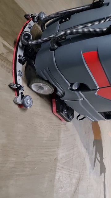 Тест-драйв поломоечной машины ARTRED S9 на парковке