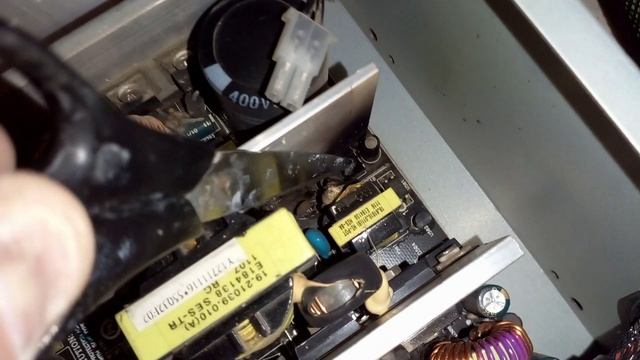 Переделал на блоке с 6-ти на 8-ми пиновый разьем доп  питание мат.платы. Мой старенький комп.