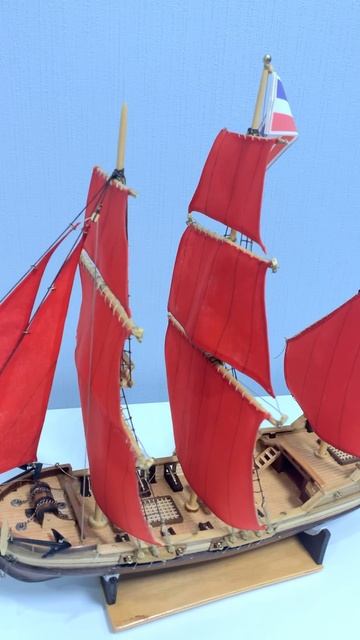 Парусник из дерева Алые паруса