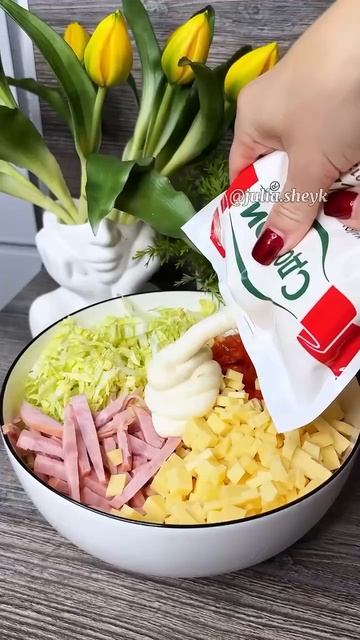 Салат «Цезарь с ветчиной»