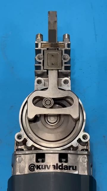 Принцип работы сабельной пилы крупным планом😎👌