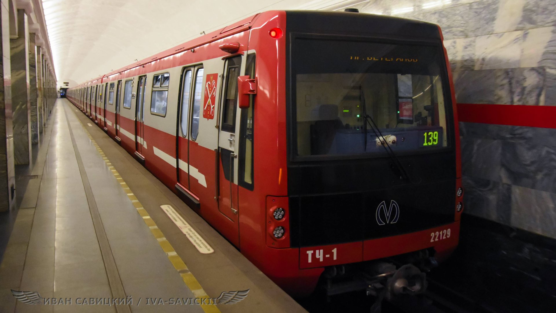 Поезда Метро на станции Балтийская