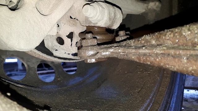 визуальный осмотр подвески.