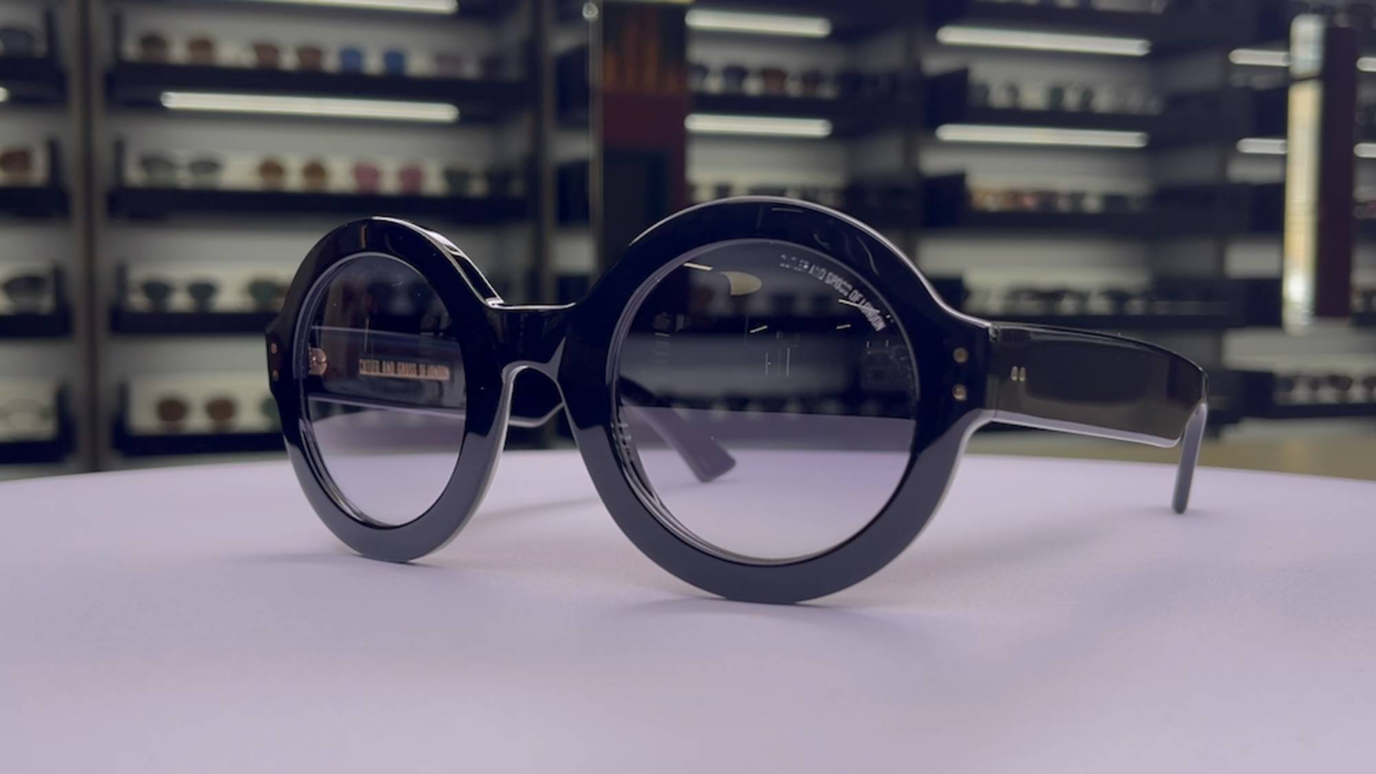 Итальянские солнцезащитные очки для женщин CUTLER AND GROSS CGSN 1377 01 – распаковка и обзор