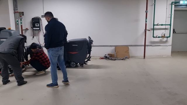 Тест-драйв поломоечной машины ARTRED X5 на парковке | Часть 2