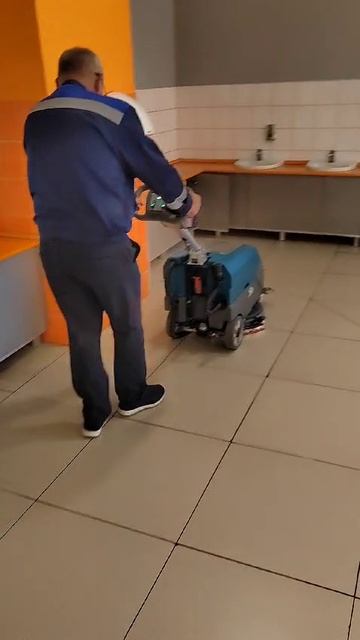 Тест-драйв поломоечной машины ARTRED S3 в ТЦ