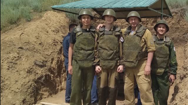 Учимся военному делу настоящим образом.
Военно-учебные сборы-10 классы.