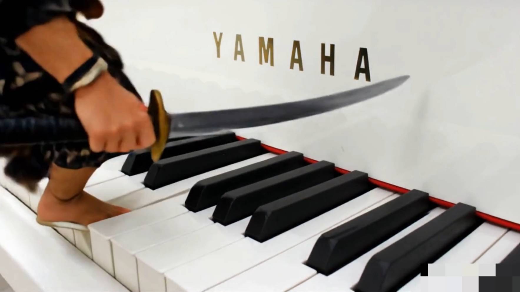 Yamaha Белый рояль Ямаха