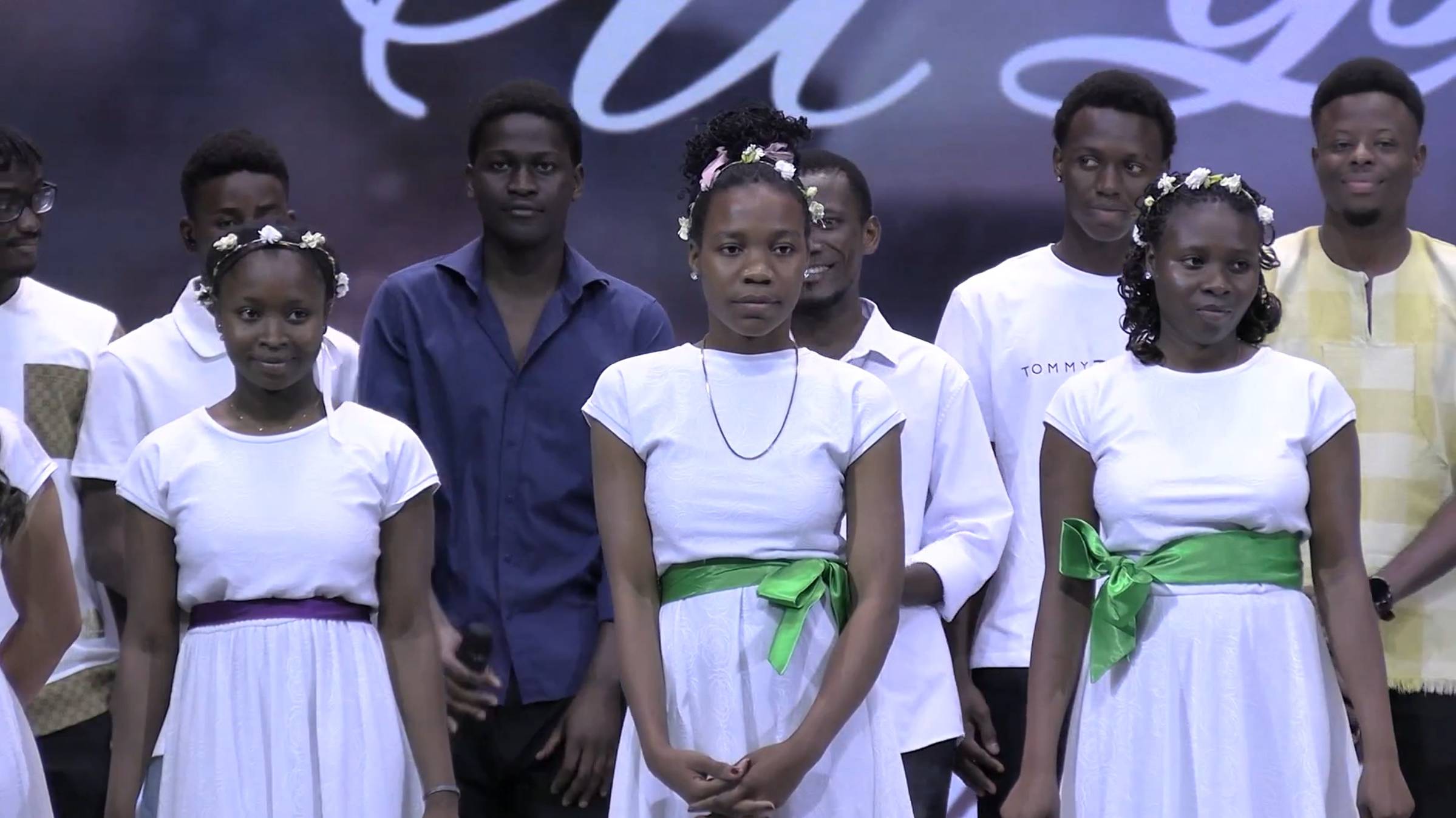 Иностранные студенты выступили на выпускном ИФиЯК