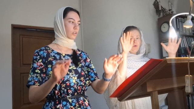 Литургия. Учебная служба - регентует ученица