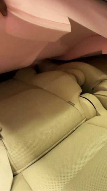 Диван с помощью 3D сканирование и поролона. Toyota Alphard используют все привилегии минивэна