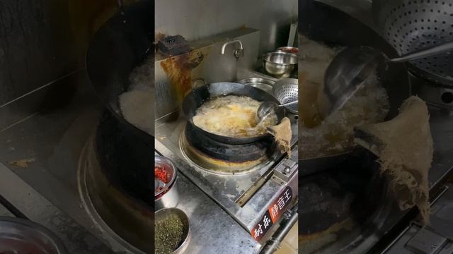 Поесть вкусно в Санья можно в ресторане «Сычуаньская девушка». Вкусные и свежие морепродукты.