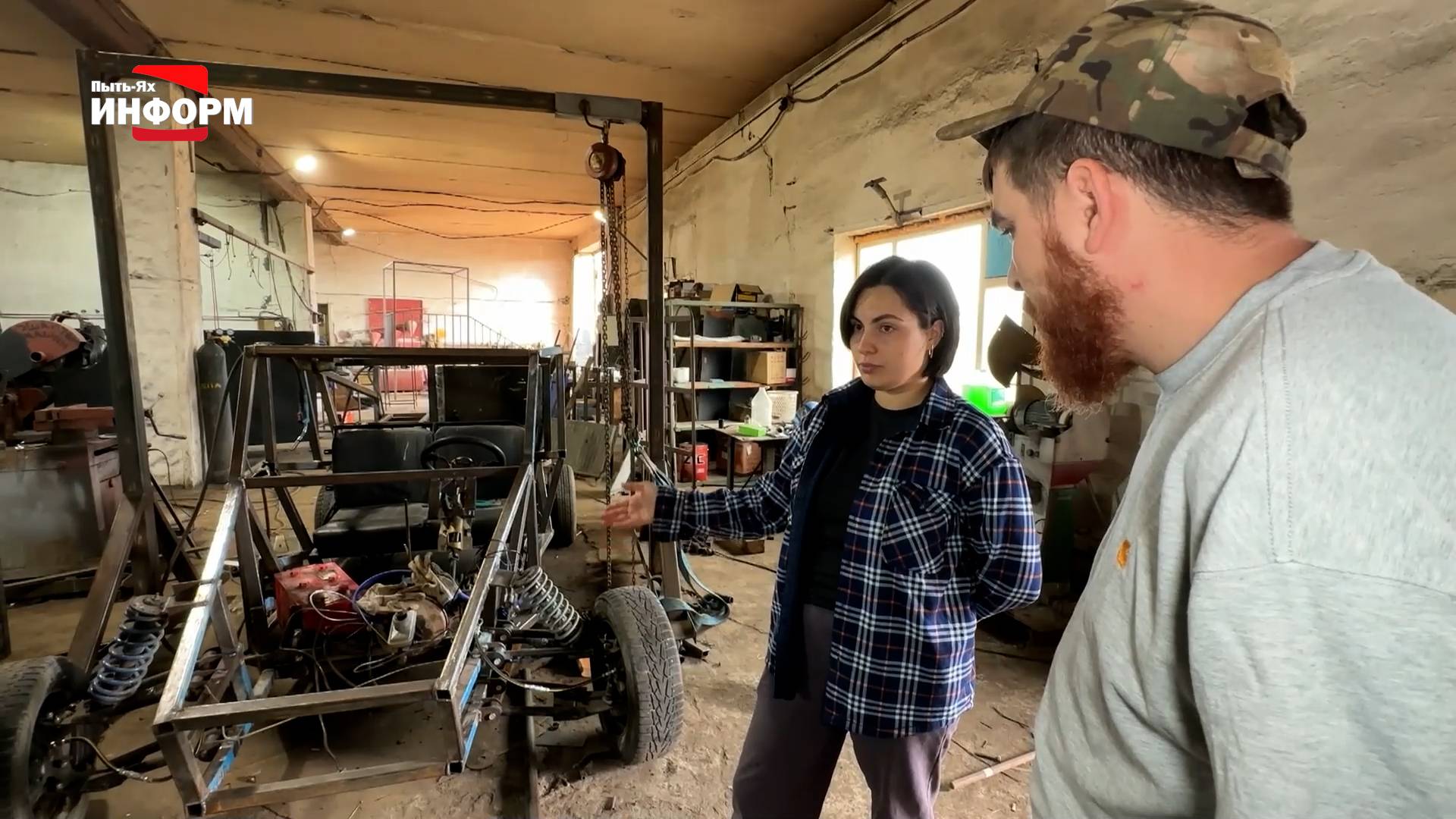 В Ханты-Мансийске энтузиасты собирают спецмашины для бойцов СВО