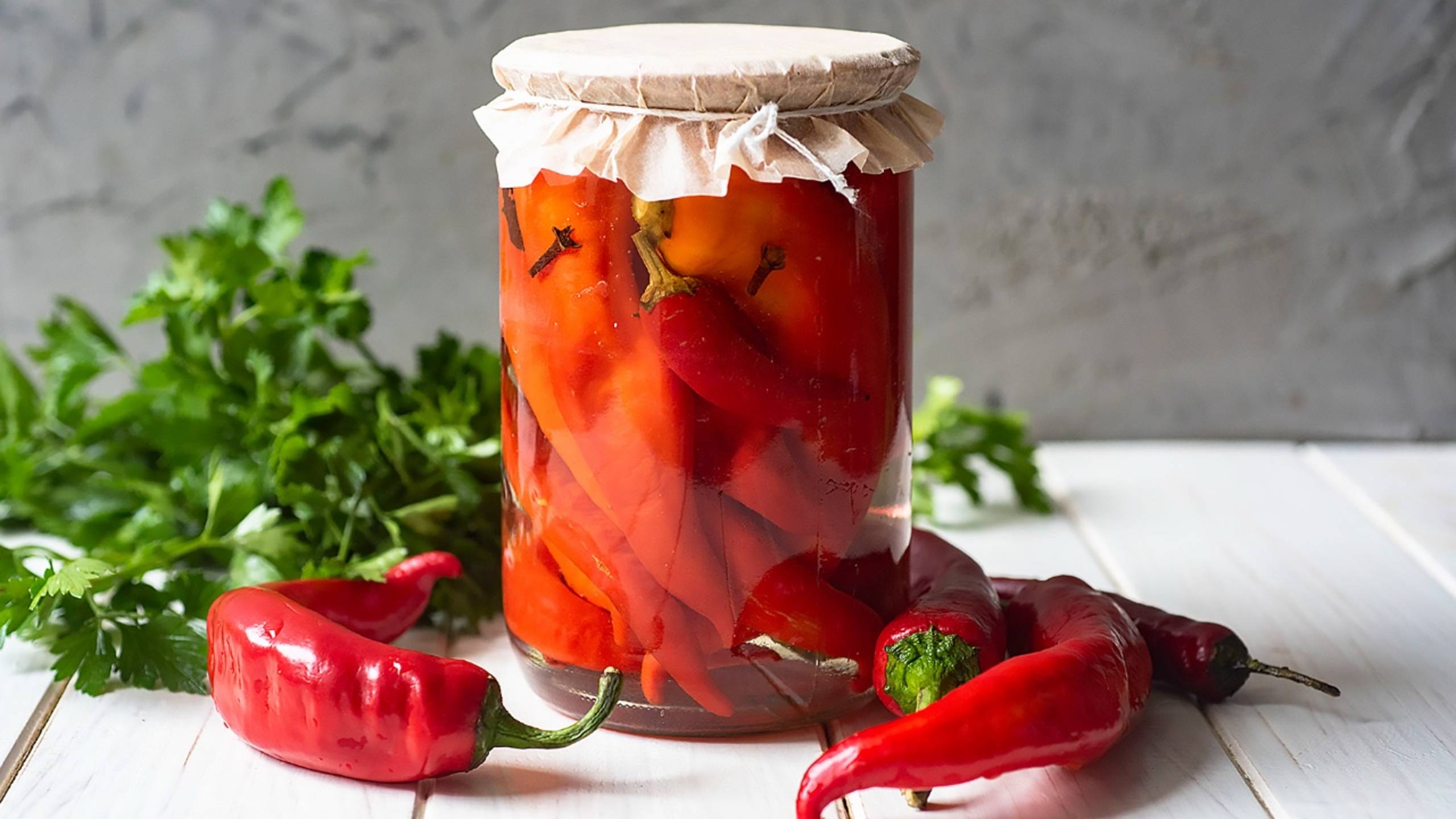 🌶️ Маринуем острый перец с семенами — просто, остро и на всю зиму! Готовь огонь по-домашнему!