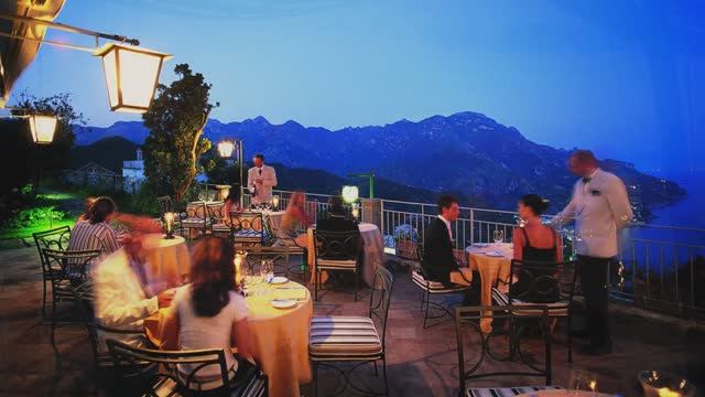 КАФЕ НА ТРОТУАРЕ