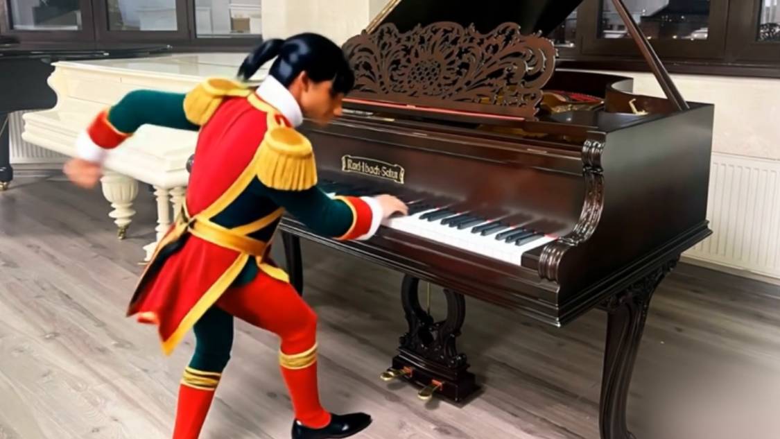 Рококо-рояль Фигаро здесь! Rud. Ibach Sohn Рейнланд