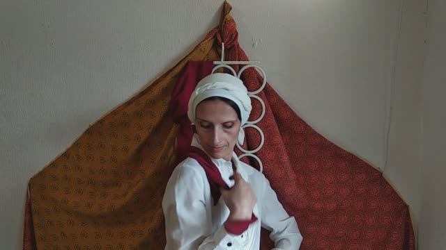 Драпированный тюрбан с лямками из искусственного крэш шифона