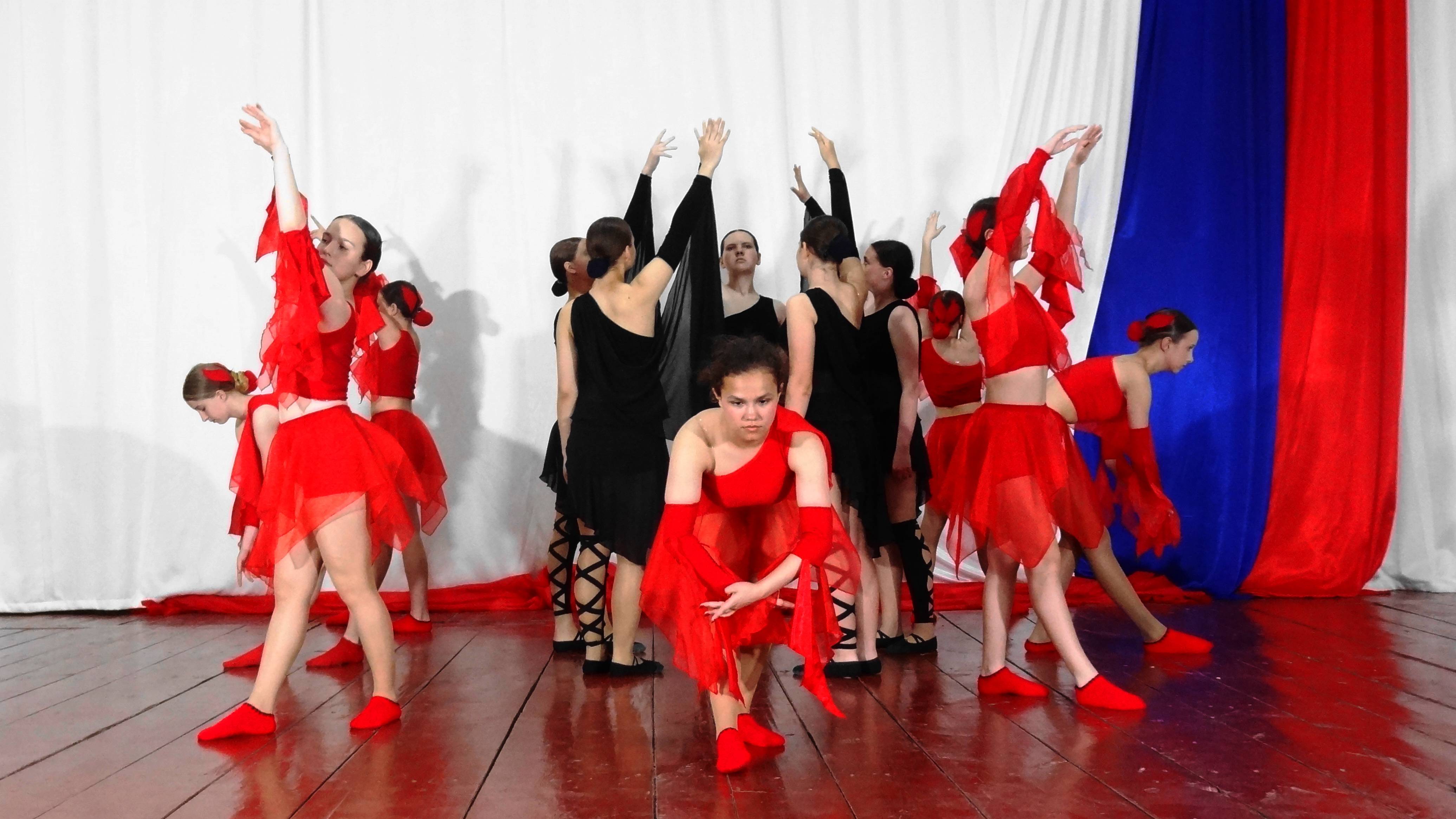 "РЕКВИЕМ ПО ПАВШИМ" Старшая хореографическая группа ГБУ ОО ЗО Нововасильевская СОШ №53"