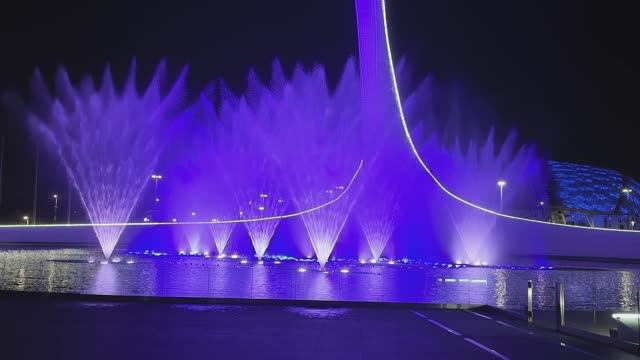 Поющие фонтаны в Сочи. The Show Must Go On (Live). Unrisen Queen. Семья Бровченко.