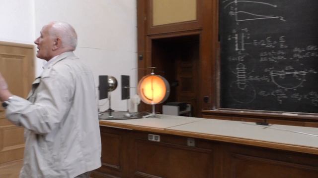 Алешкевич В. А. - Электромагнетизм - 2. Электростатика