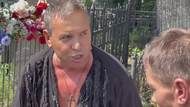 АРТИСТЫ , МУЗЫКАНТЫ И ПРИЯТНЫЕ ВСТРЕЧИ В ДЕНЬ ПАМЯТИ НА МОГИЛЕ ВЛАДИМИРА ВЫСОЦКОГО | ВАГАНЬКОВСКОЕ