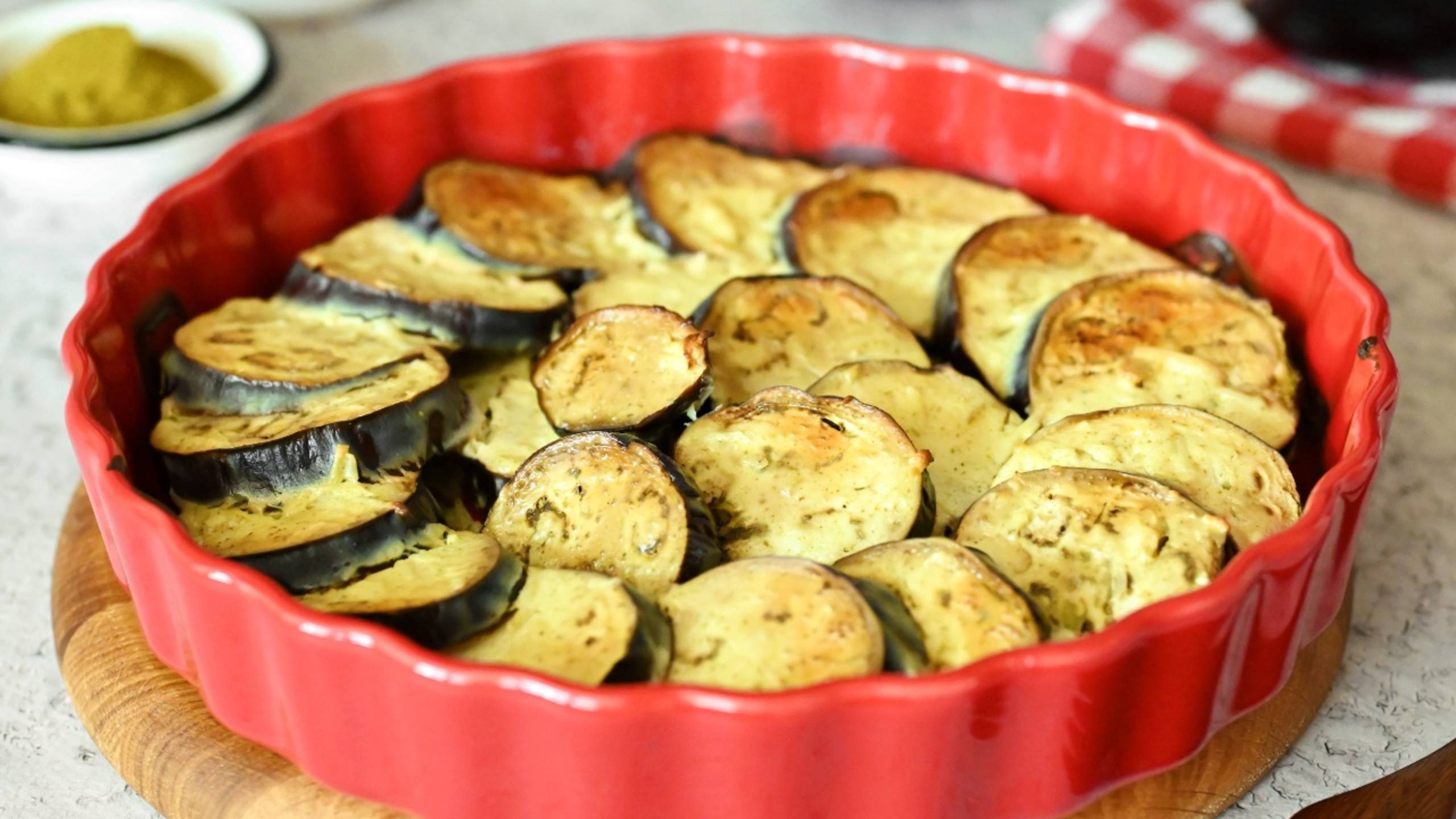 Лёгкое лето на тарелке: 🍆 запечённые баклажаны с греческим йогуртом за 30 минут!