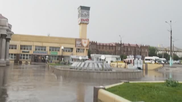 Чита - станция во время сильного дождя.