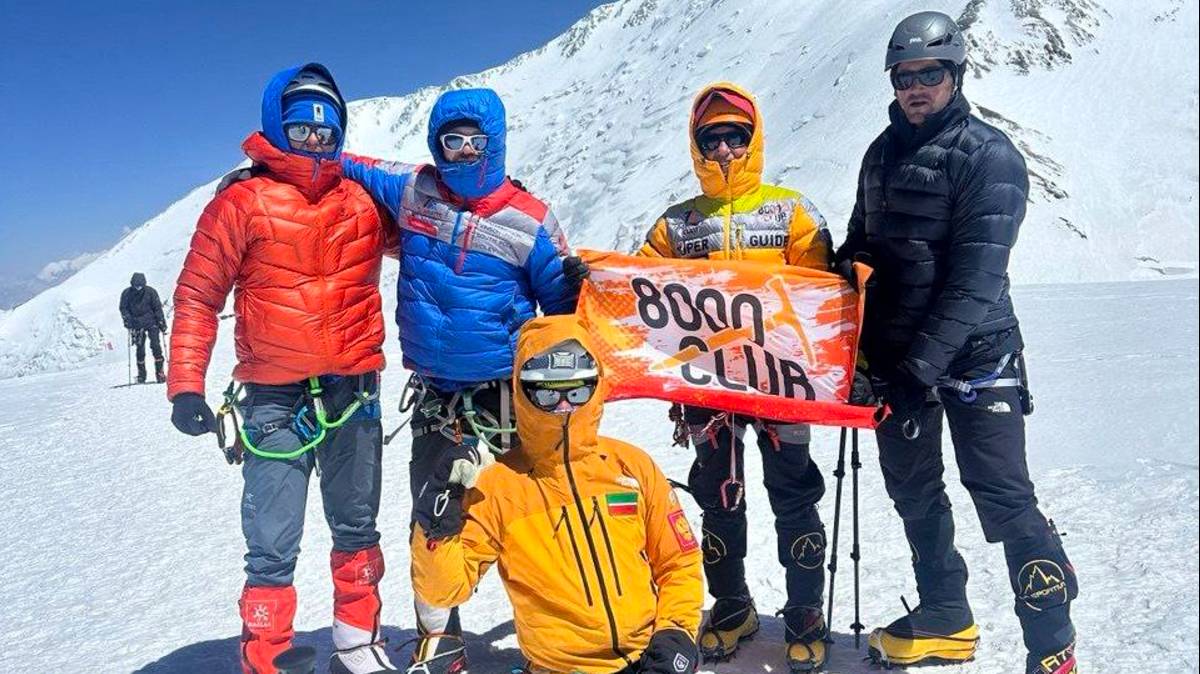 Фрагменты большого акклиматизационного выхода группы Клуба 8000 «Памирские бродяги» под пиком Ленина