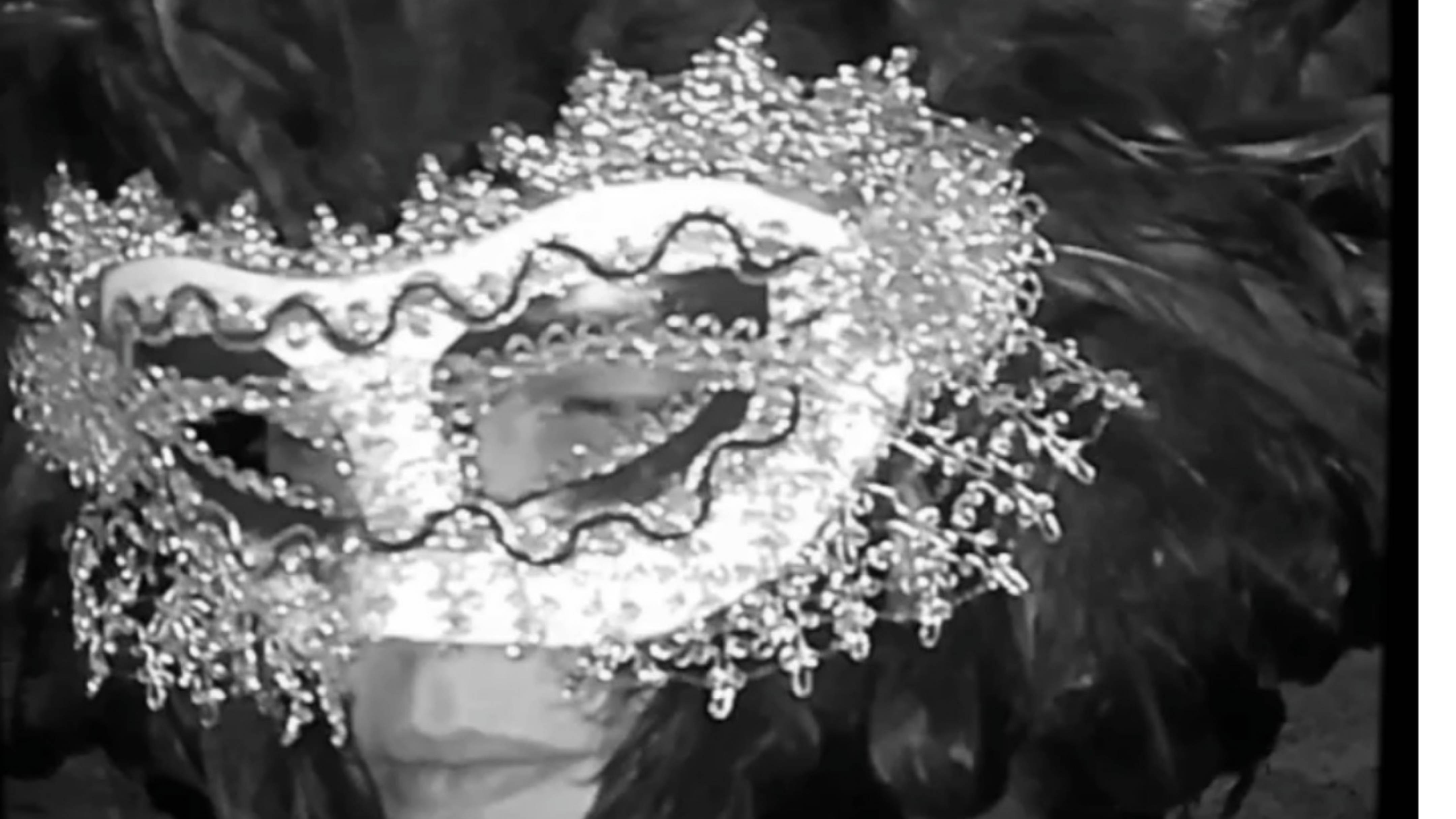 История из детства Нади. Маленькая Надя встречает дух своей прабабушки, которой нет уже давно.