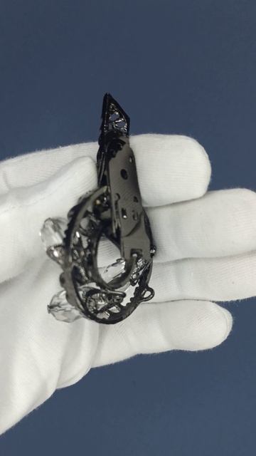 Украшение клипса, со стразами, темно-серая, 6.5см. Артикул: 01350