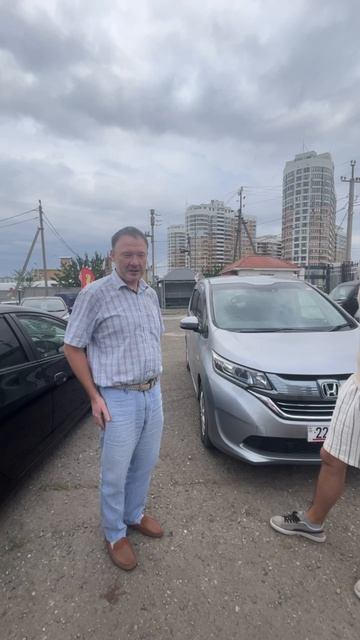 Honda Freed поехал в Севастополь.