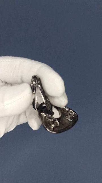 Украшение клипса, со стразами, черная, 6см. Артикул: 02417