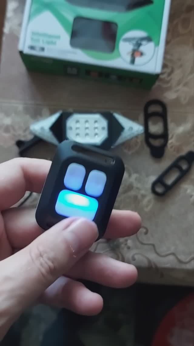 Распаковка и обзор покупок с OZON, зарядное устройство usb и велофонарь с поворотниками